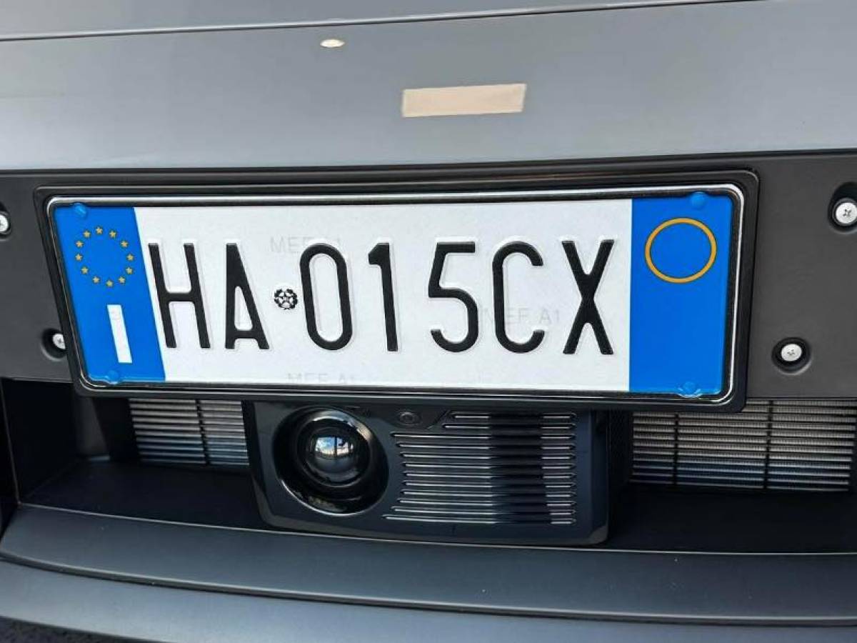 Targhe automobilistiche, cambia la prima lettera. Tutto quello che c'è ...