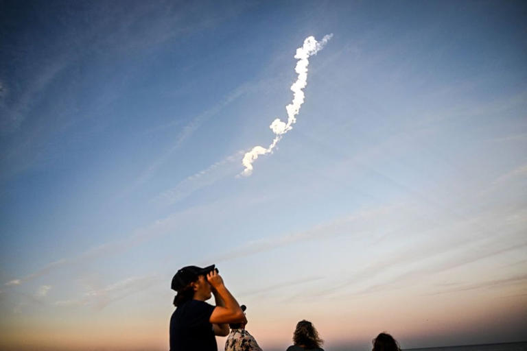 Satélites Starlink de Elon Musk caen del espacio por tormentas solares