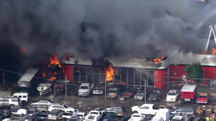Massive fire tears through commercial building in north Houston