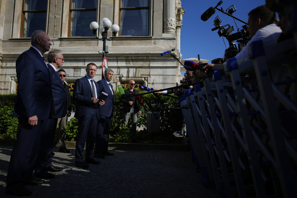 Ukraine and Russia agree to swap dead and wounded troops but report no ...