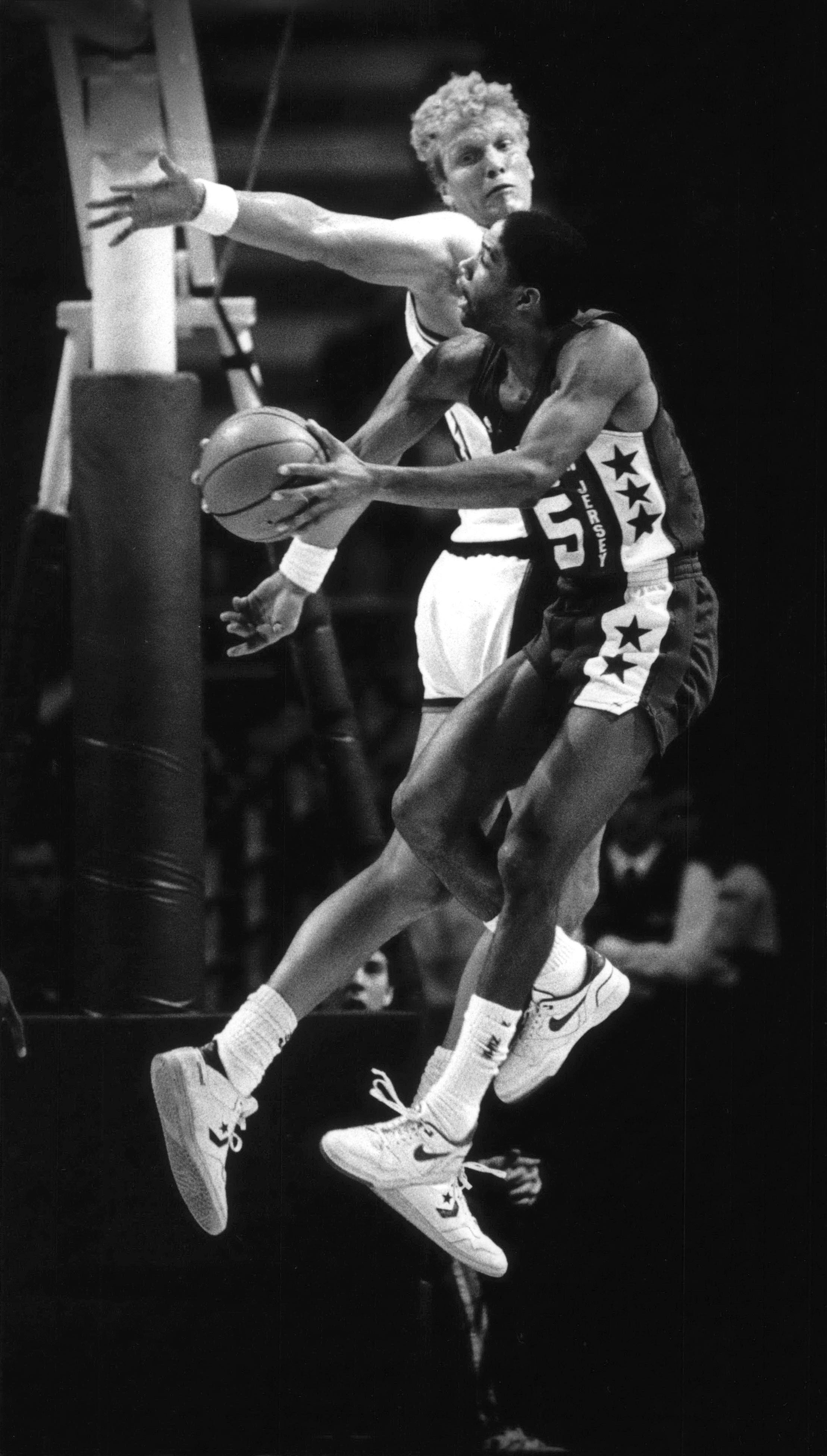 Brooklyn Nets jersey history No. 15 - Lester Conner (1988-91)