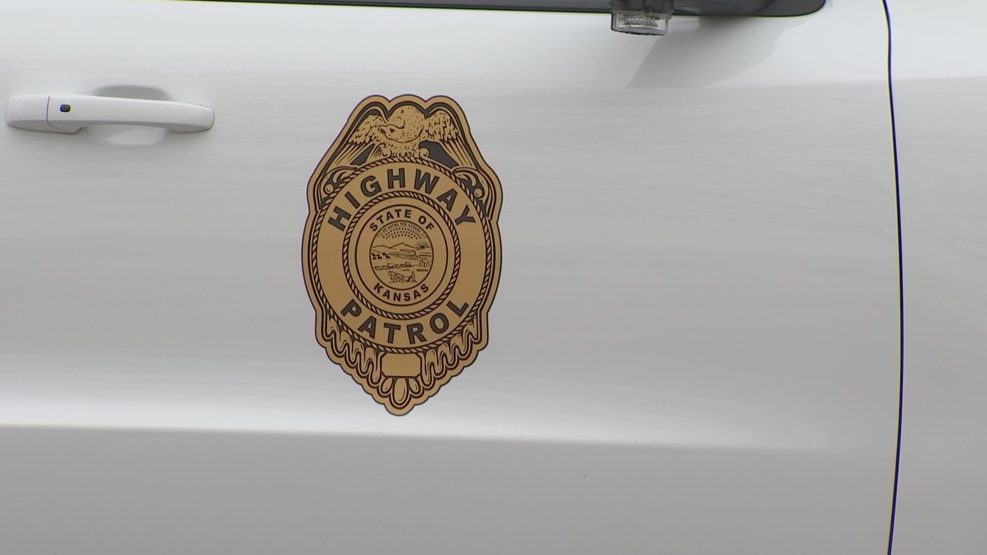 18-year-old injured after hit-and-run driver flees crash scene on I-35