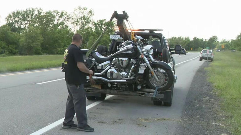 Motorcyclist dies after crashing into deer on Lake Ontario State Parkway
