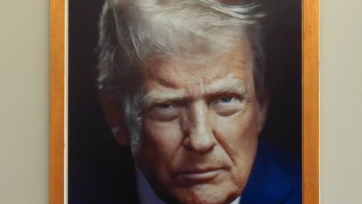 Trump's new portrait unveiled by White House: Darker, bolder, straight ...