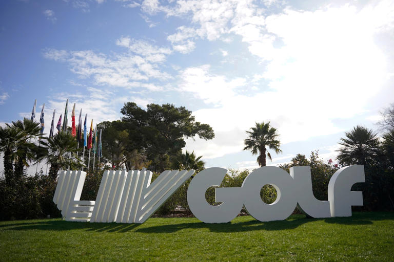 What awards are up for grabs at inaugural LIV Golf Showcase?