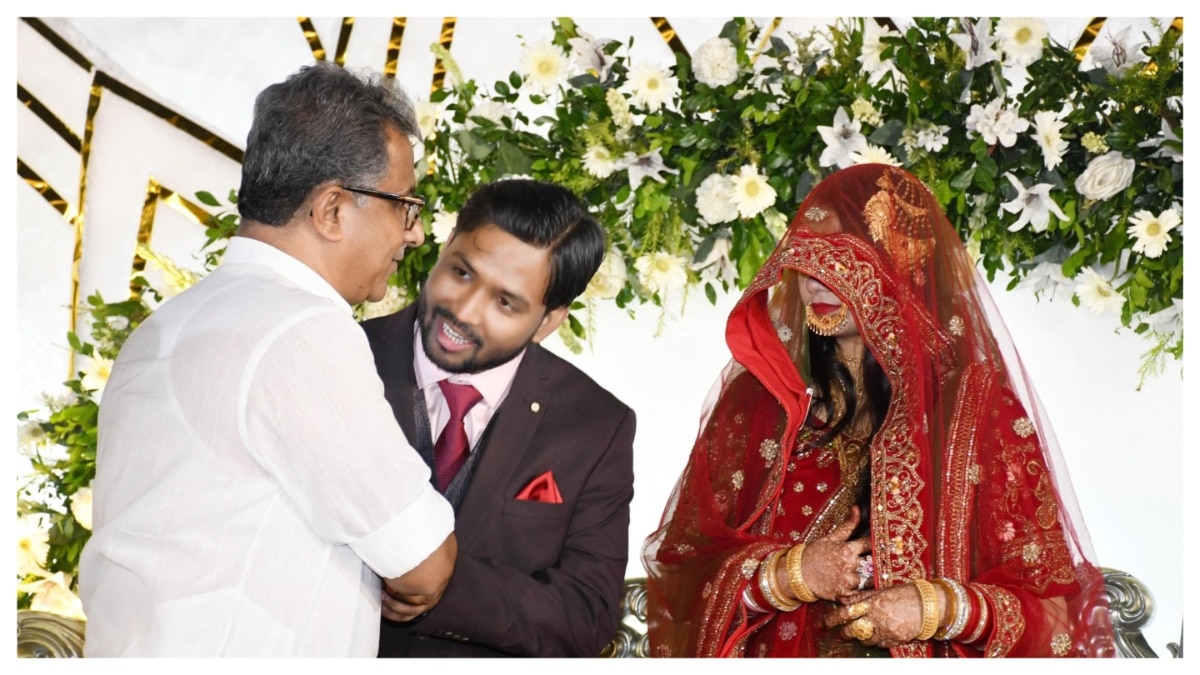 Khan Sir Hosts Grand Reception, Viral Video Shows Interaction With ...