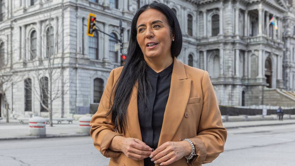 Martinez Ferrada pledges to cut 1,000 city jobs if elected