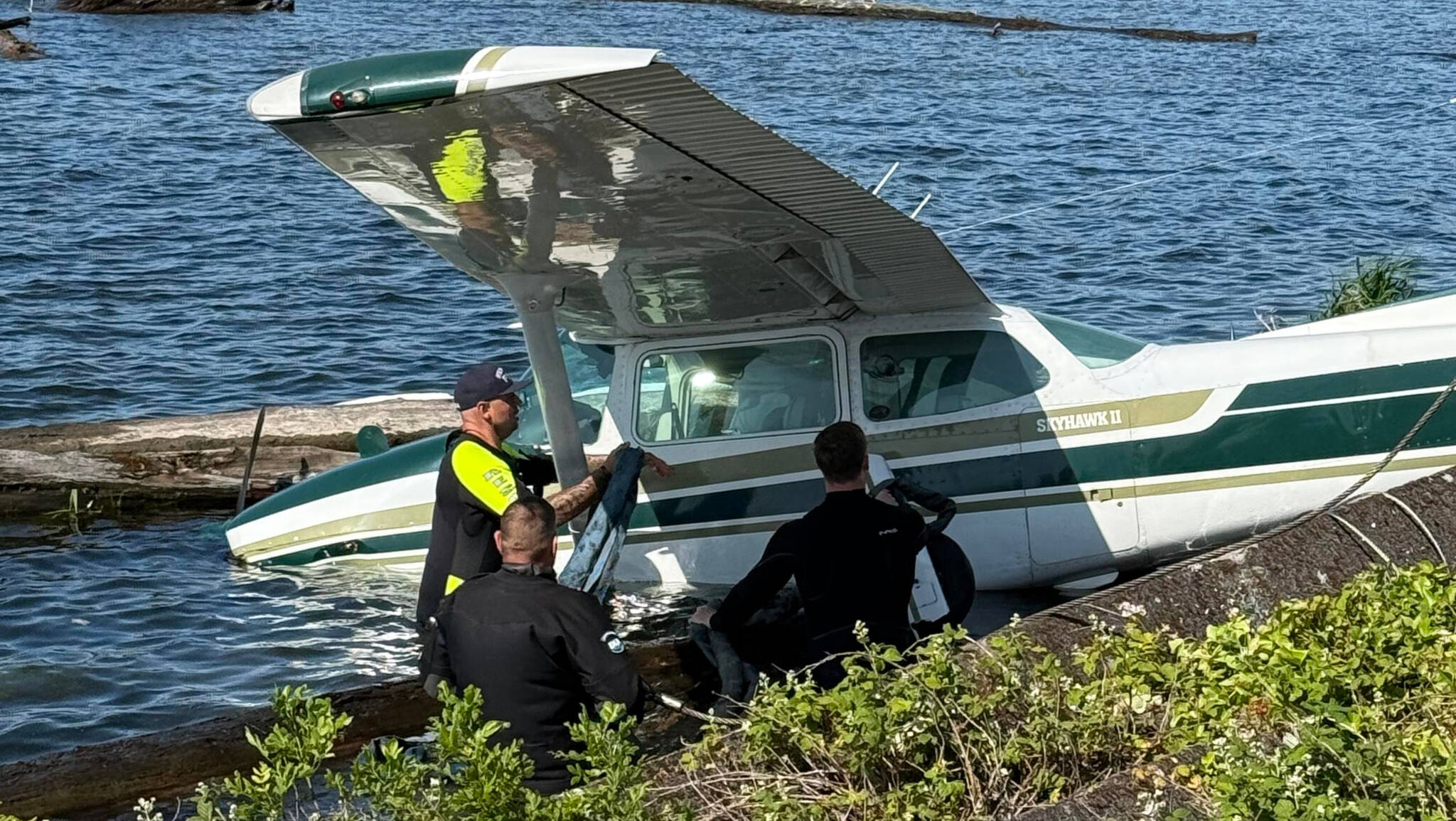 Mercer Island Marine Patrol responds to small plane crash