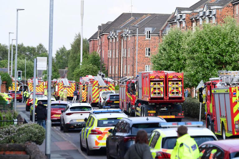 50 people rescued from large flat fire