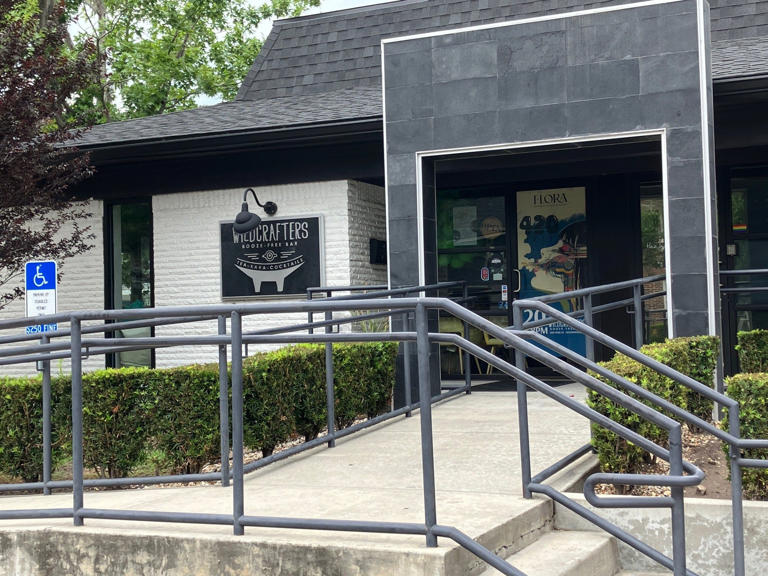 Tearful farewell only temporary as Jacksonville's first booze-free bar ...