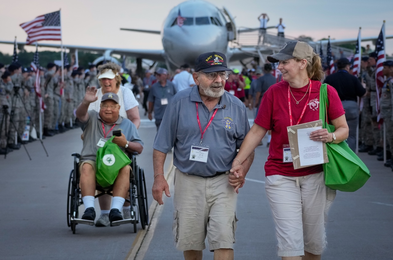 Missions of Honor Yellow Ribbon Honor Flight returns to EAA AirVenture ...