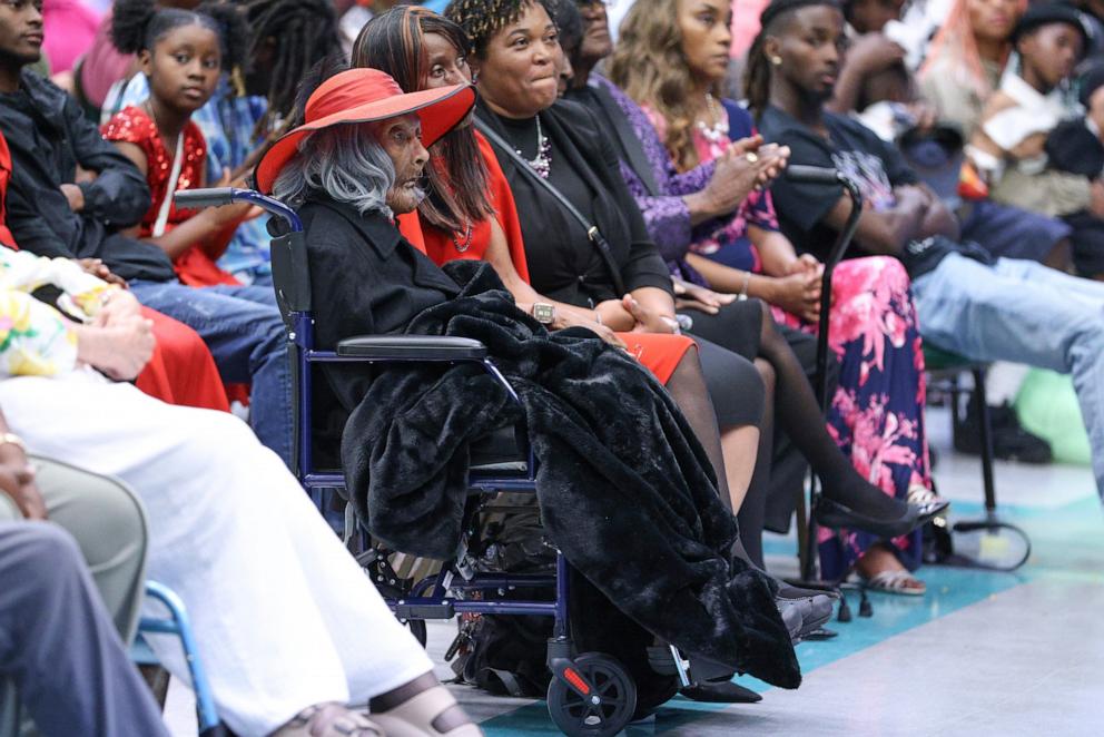 Mayor unveils $105M reparations plan for descendants of Tulsa race massacre