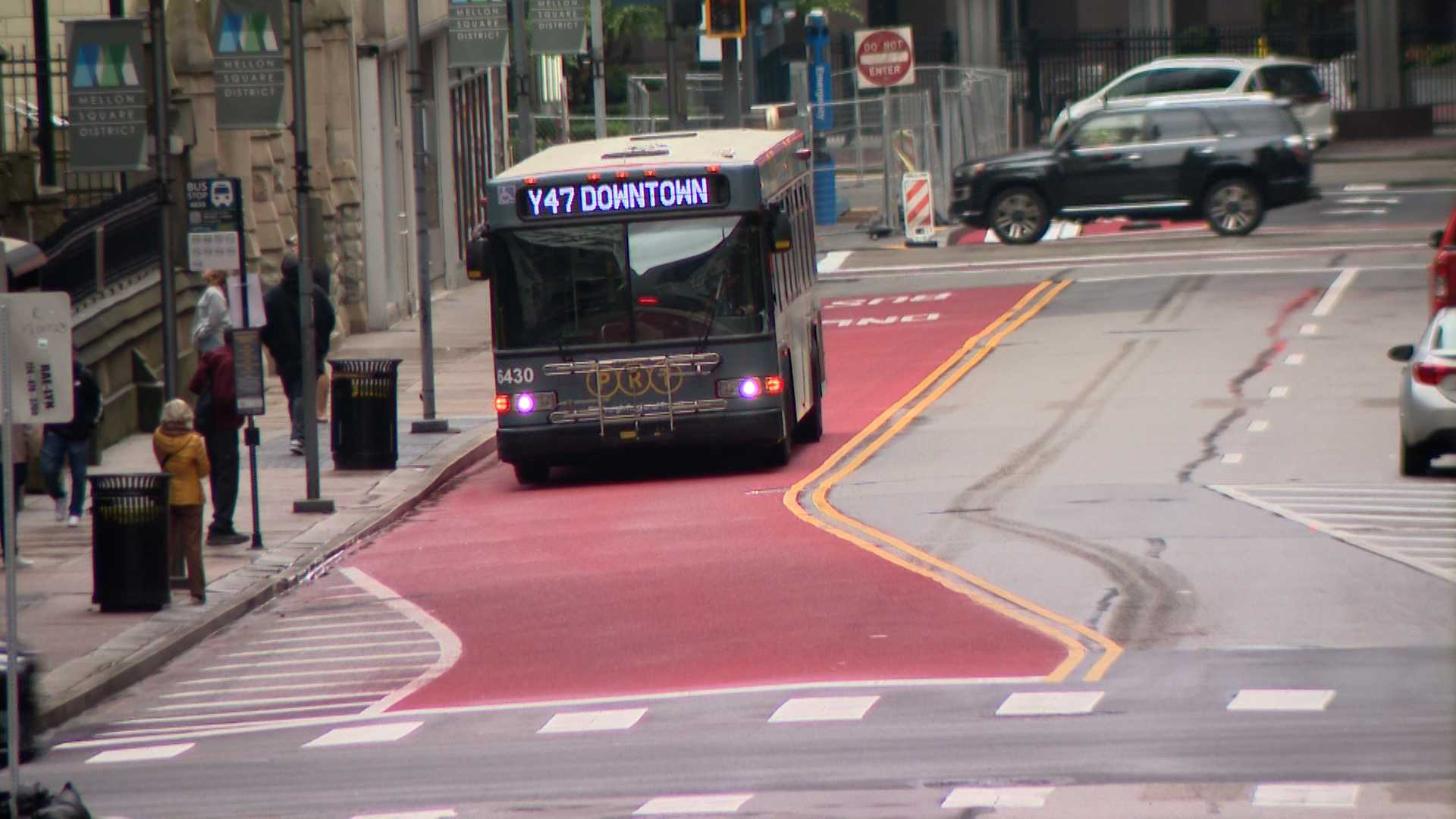 New red bus lanes on Downtown streets causing some traffic changes