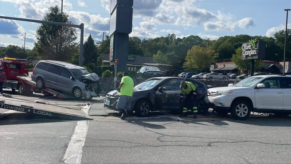Multi-car collision causes traffic backup in Warwick