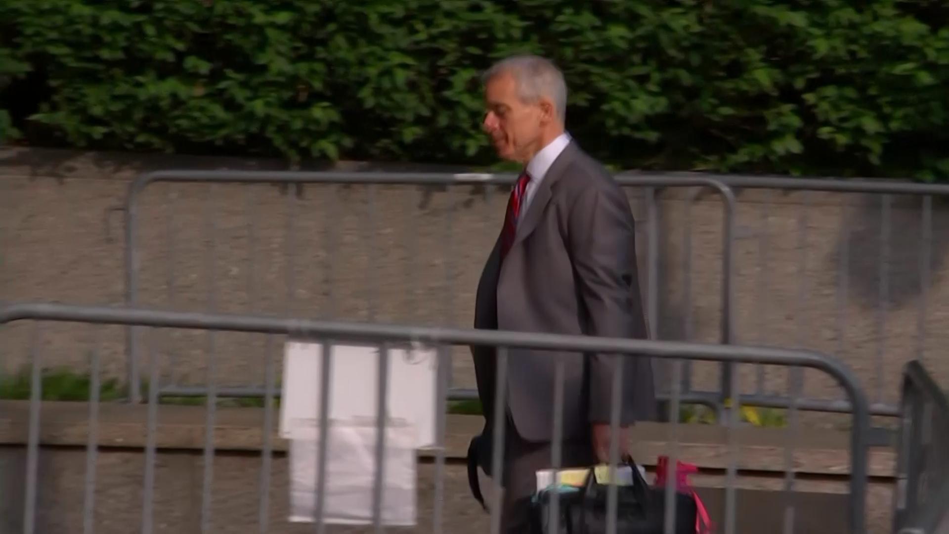 Defense attorney uses text messages to try to undermine Combs' accuser ...