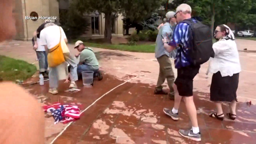 Former Chicago area man says he stepped in moments after Boulder ...