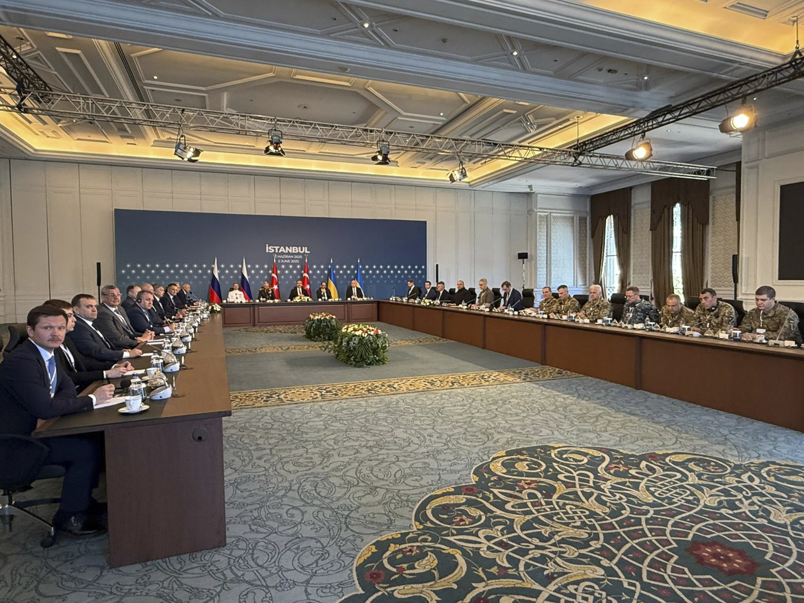Ουκρανικό: Ακαρπες συνομιλίες μετά το ρωσικό Περλ Χάρμπορ