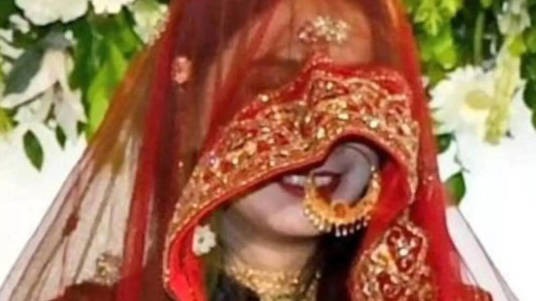 YouTuber Khan Sir introduces bride AS Khan at Patna reception in ...