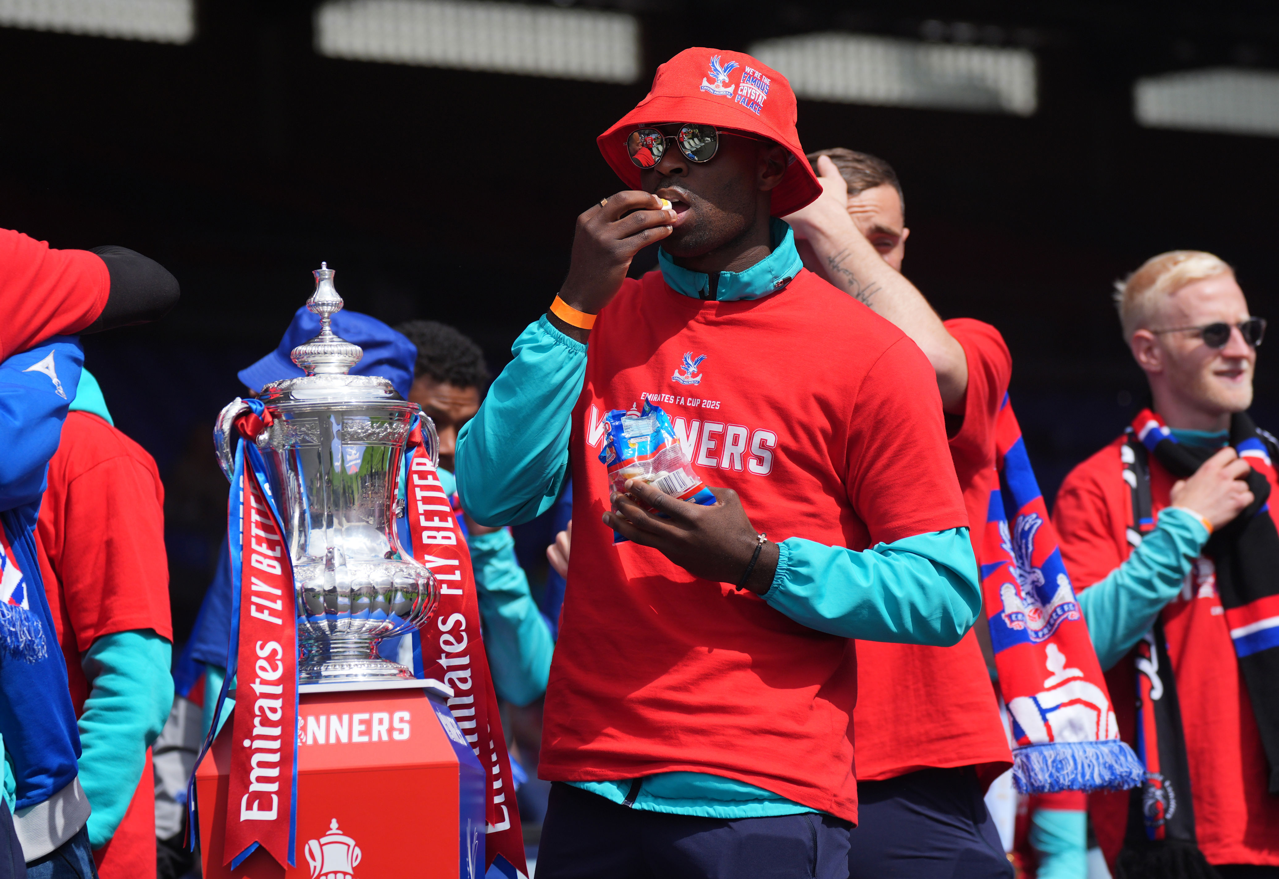 Bookies' predicted final 2025-26 Premier League table as stars leave ...