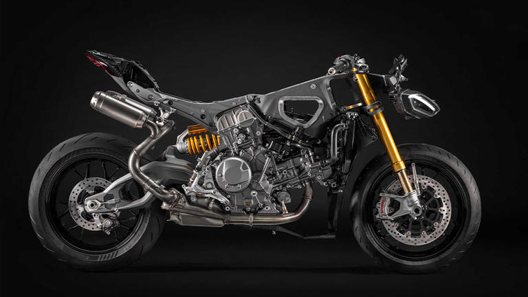 Here’s How The Mid-Range Ducati Panigale V2 S Keeps Up With The Big Names