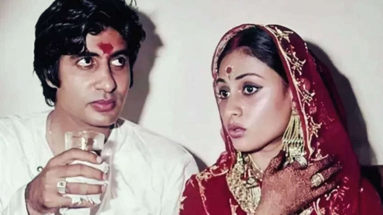 Amitabh Bachchan and Jaya Bachchan Celebrate 52nd Wedding Anniversary ...