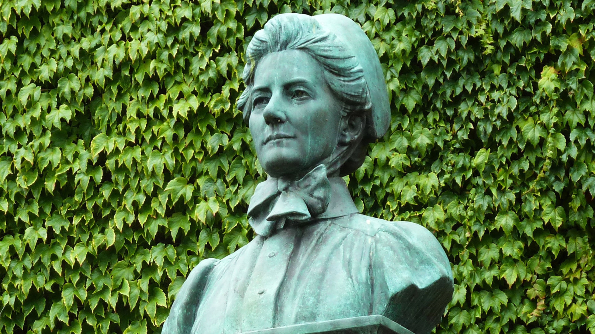 Who was Edith Cavell, and why was this nurse executed?