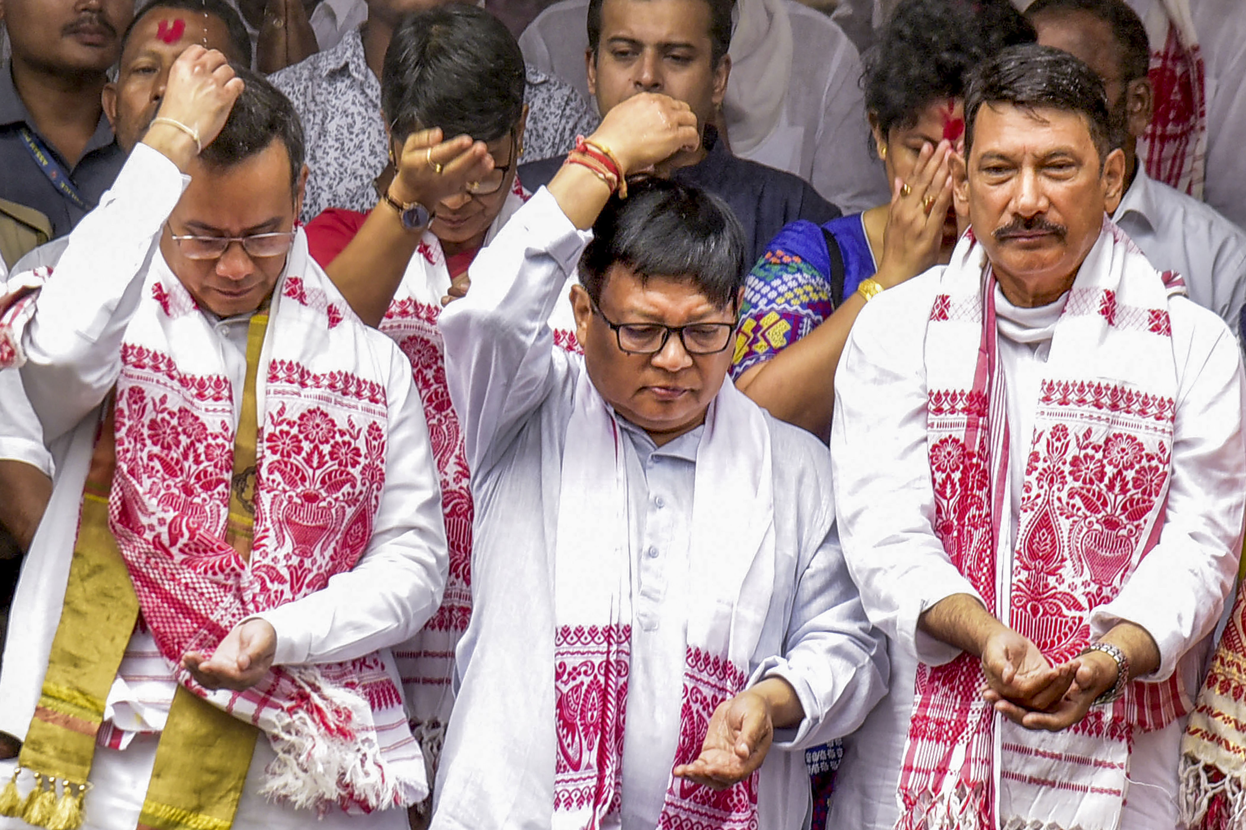 Chaotic scenes at new Assam Congress chief's felicitation