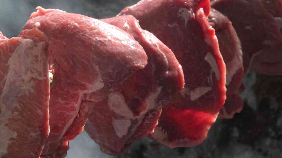 Fire-Grilled Veal Cheeks with Beer Smoke – ASMR Style🔥