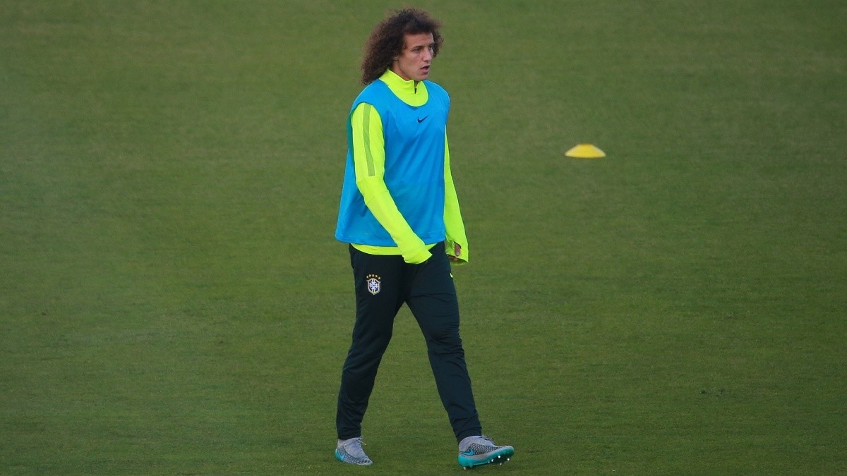 Raúl Jiménez revela el gesto que David Luiz tuvo con él tras el choque
