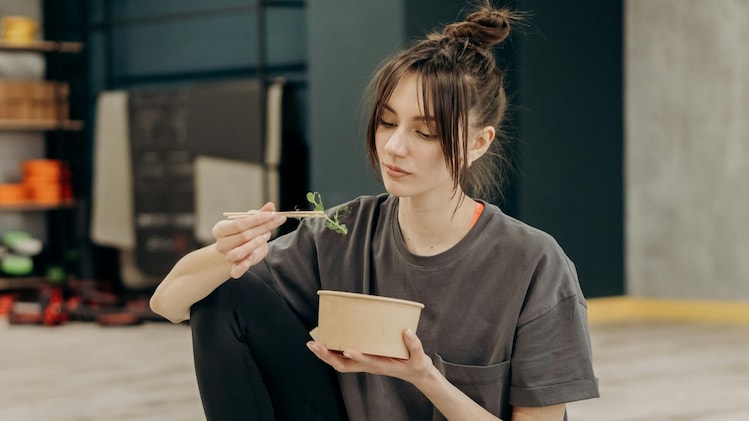 #BodyTalkWithCosmo: Cycle-syncing your meals is trending—but can it ...