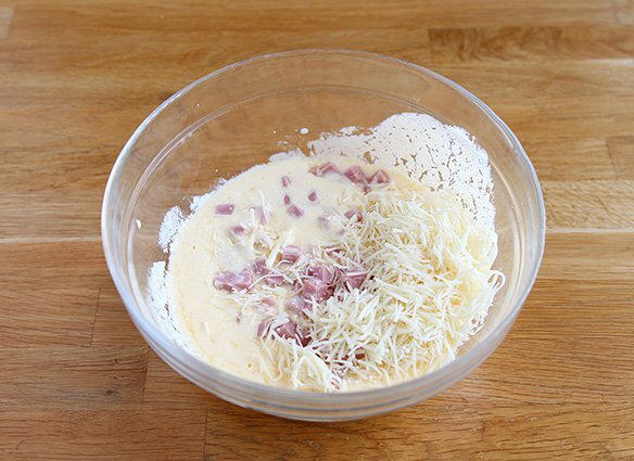 Light ham, cheese, and yogurt quiche!