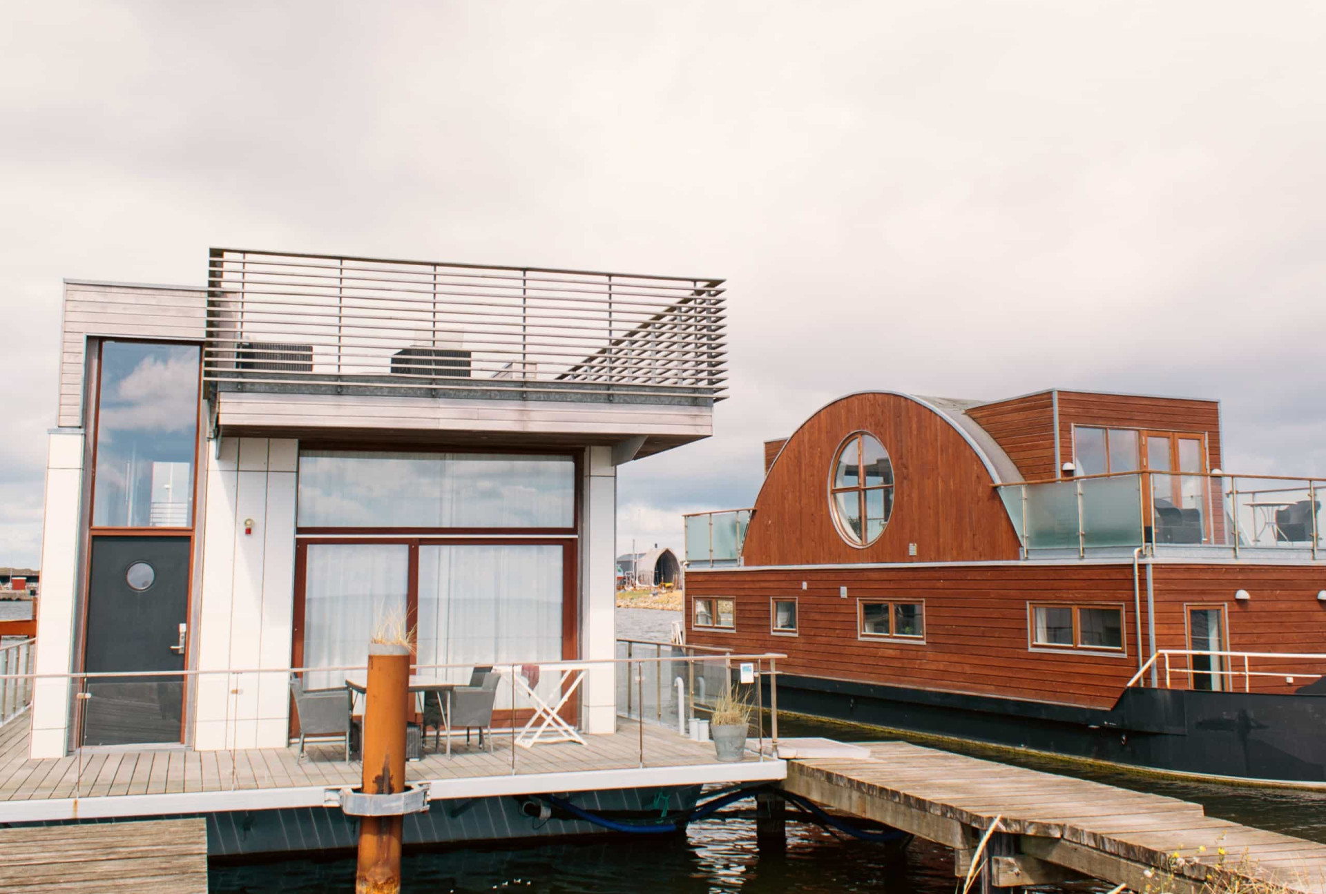 Fordeler og ulemper ved å bo i en husbåt