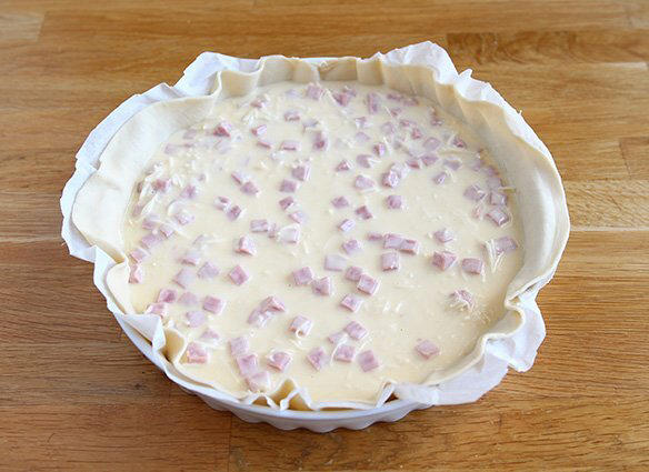 Light ham, cheese, and yogurt quiche!