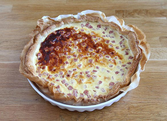 Light ham, cheese, and yogurt quiche!