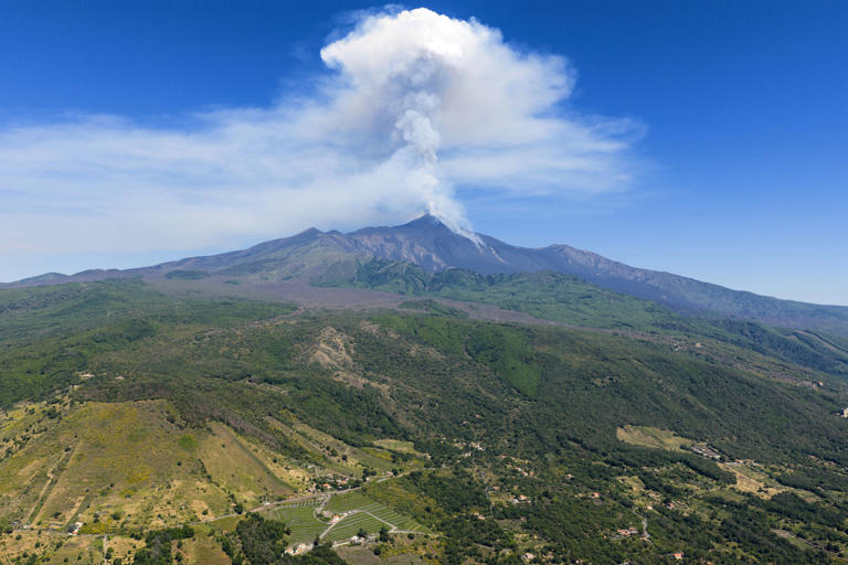 Mount Etna eruption live: Crater still smouldering after tourists flee ...
