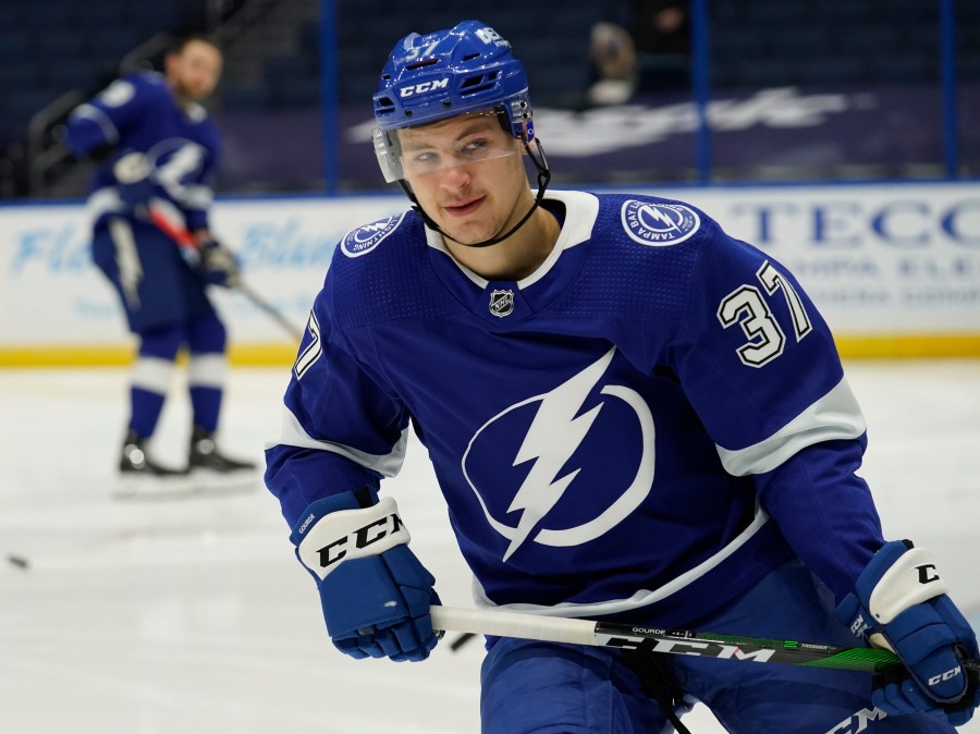 Yanni Gourde signs 6-year contract with Tampa Bay Lightning