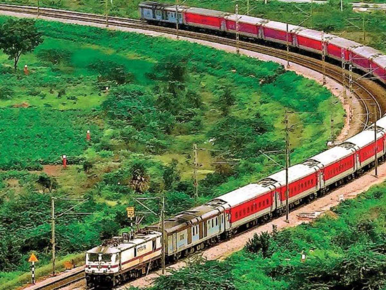 7 Must-See Train Journeys Leading To Mumbai's Beauty