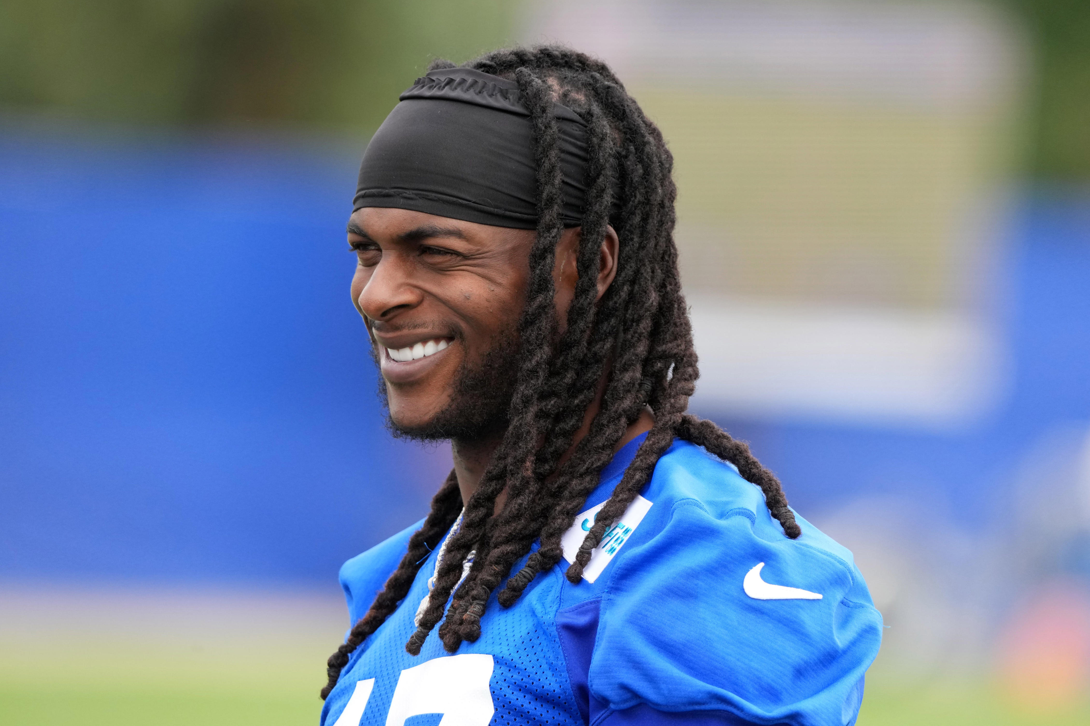 Watch: Davante Adams coaches up Puka Nacua on route running during OTAs