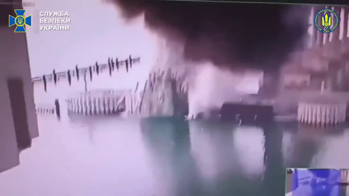 Secret Ukraine operation 'hits bridge linking Crimea to Russia with 1 ...