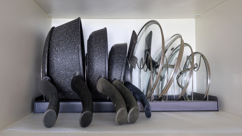 Repurpose An Old Pot Lid To Brighten Up Your Kitchen With A Clever ...