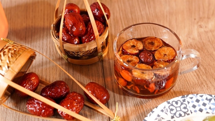 Uống trà táo đỏ mỗi ngày có tốt?