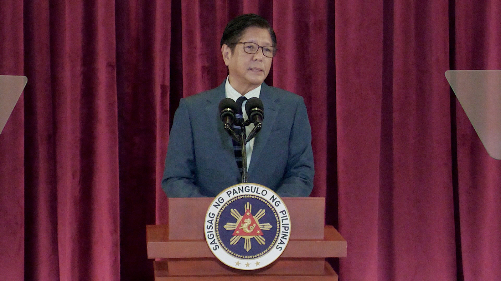 Marcos declines courtesy resignations of key Cabinet members
