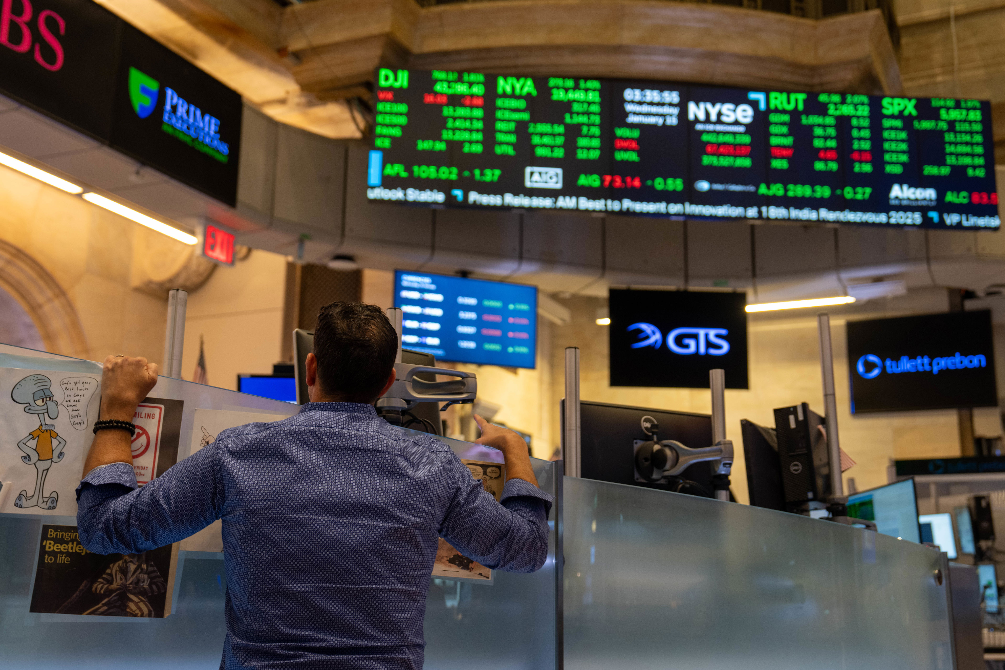 US stocks close higher on strong job openings and ahead of expected ...