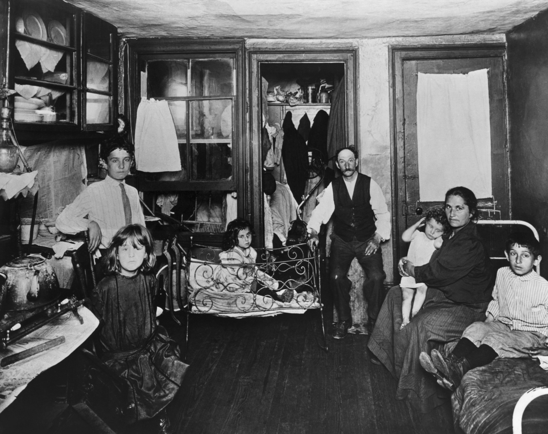 Inside New York’s 1900s slums in photos