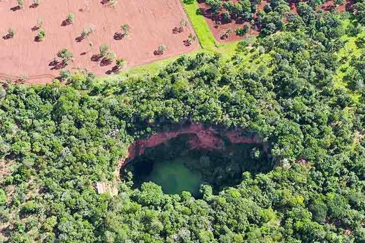 Cratera no Mato Grosso do Sul abriga lago e mais de 150 espécies de animais