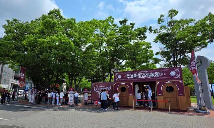 농심, 대학 캠퍼스에 '특별 상점' 연다…"메론킥 받아가세요"