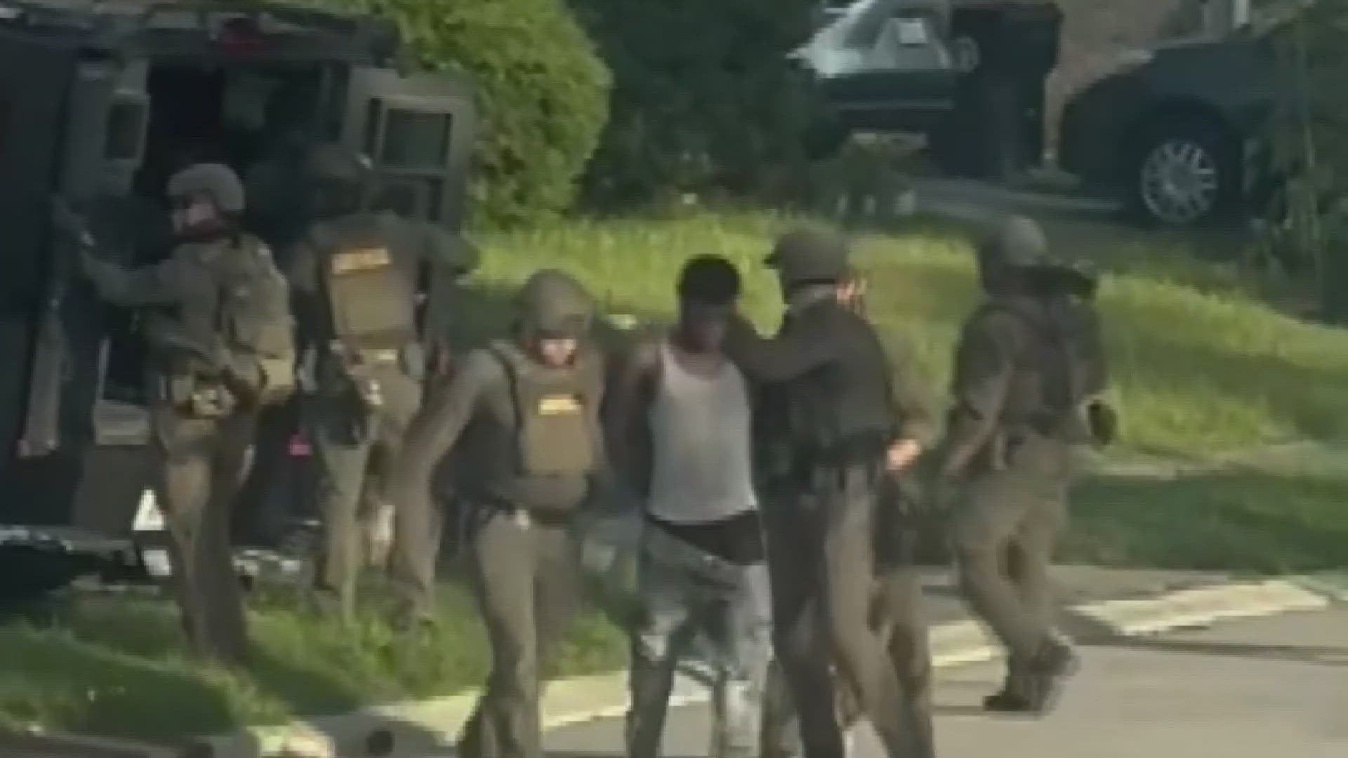 Video shows moment escaped inmate Gary Price was captured in New ...