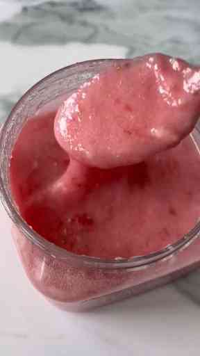 DIY Strawberry Body Scrub – Glowing Skin Naturally
