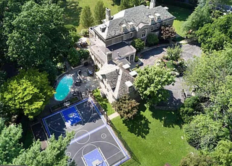 Businessman Alan Redmond handed out hundreds of thousands in donations ...