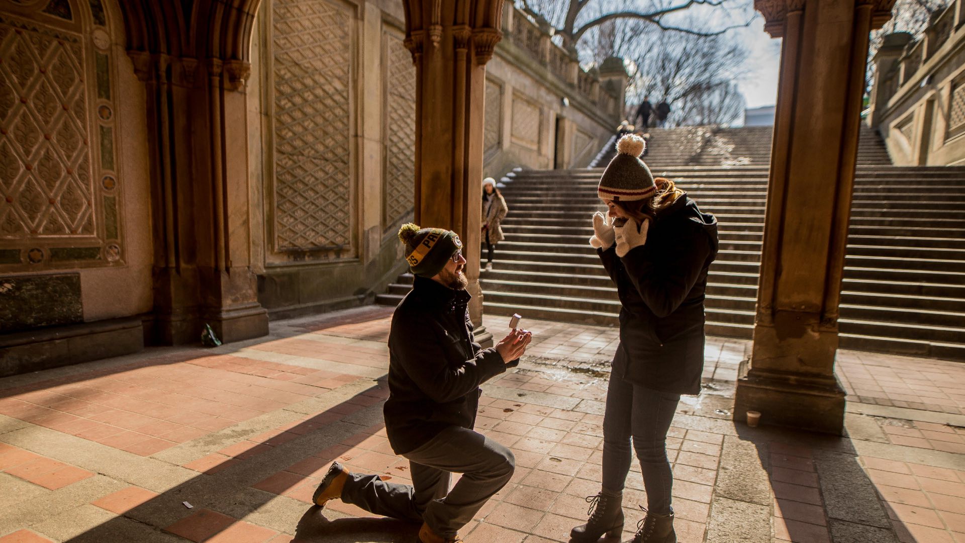 Why do people get down on one knee to propose? The origin will surprise ...
